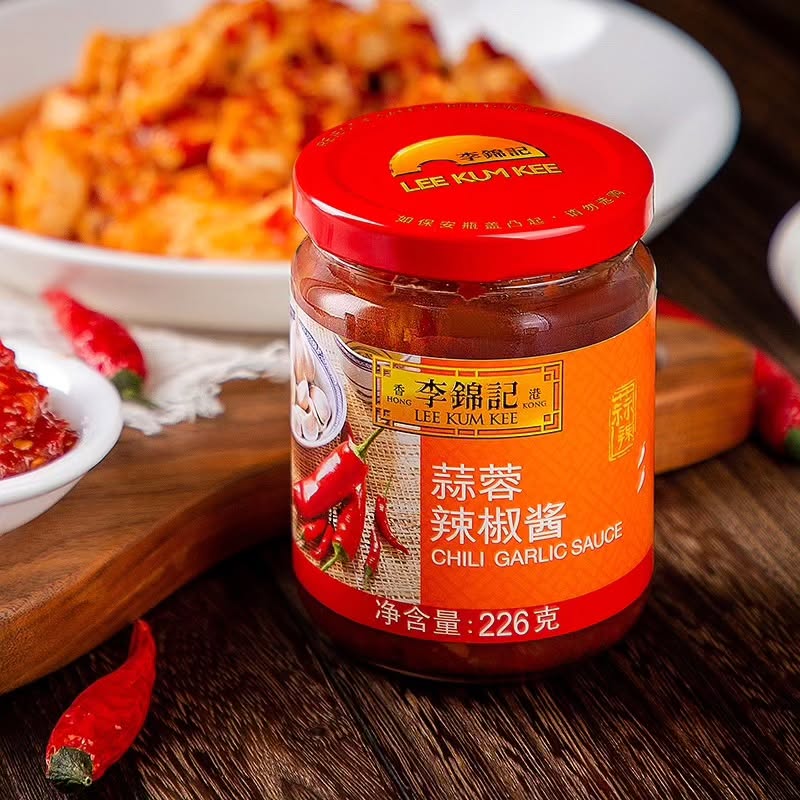 Lee Kum Kee Sarımsaklı Acı Biber Sosu - Acı Sos Mahzeni
